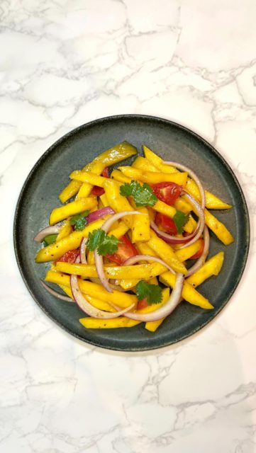 Mango Ensalada (Filipino Mango Salad) | Iankewks